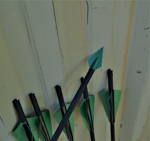 6 Green Arrow Replica Arrows with Steel Broadheads