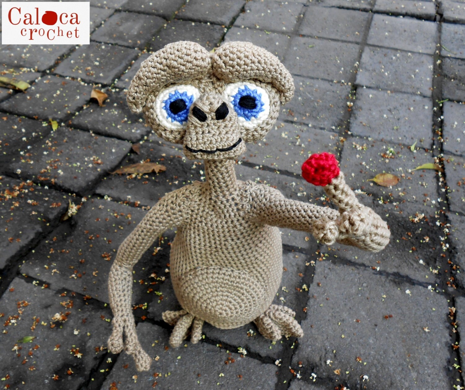 Pattern E.T. the extraterrestrial amigurumi. By Caloca Crochet