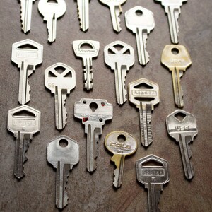 Vintage metal keys | Etsy