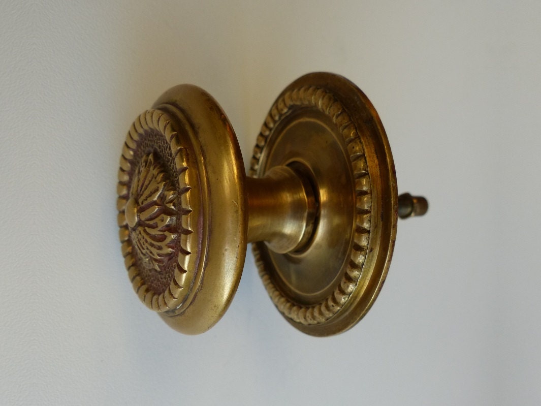 Ancienne poignée de porte en laiton massif / bouton de porte Ancienne poignée de porte en laiton massif / bouton de porte