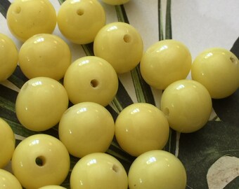 Beautiful Light Yellow Colored Round Beads 14mm Light