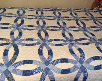 5 Segment Double Wedding Ring Quilt with Scalloped Edges
