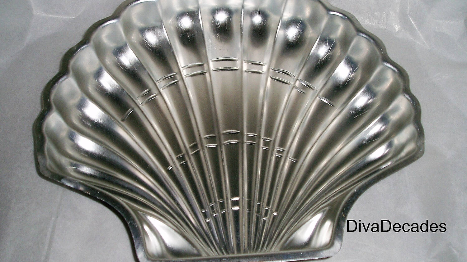 Wilton cake pan , seashell pan , metal pan , vintage bakeware ...