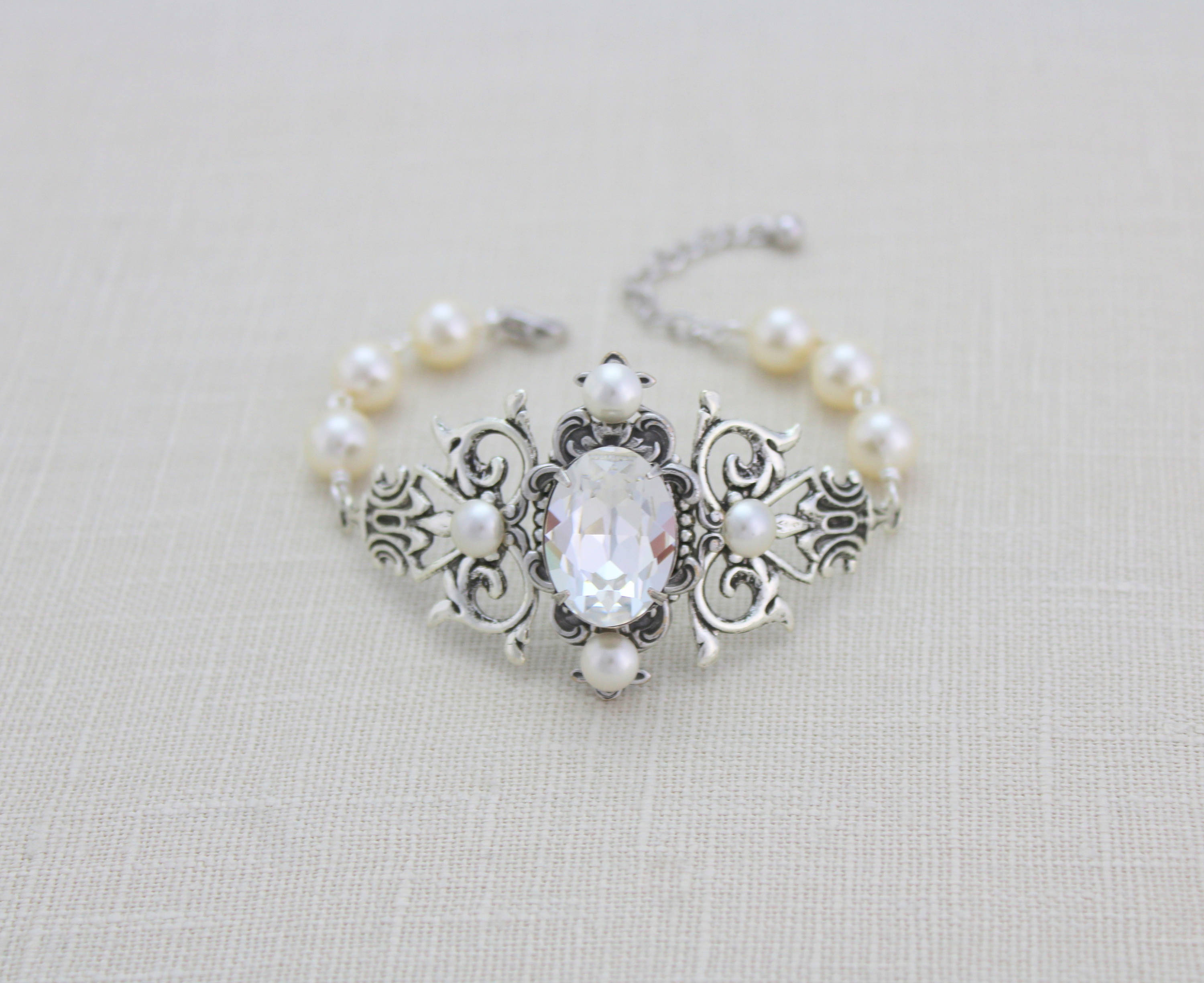 Bridal bracelet Pearl Wedding bracelet Cuff bracelet