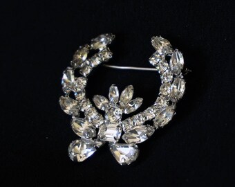 Laurel wreath brooch | Etsy