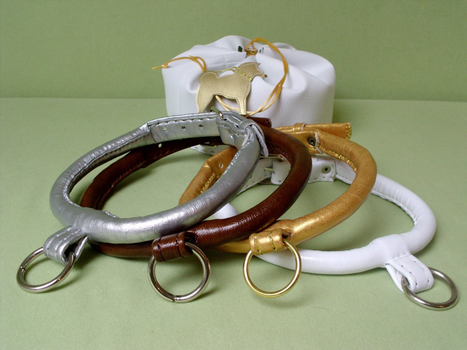 Japanese Akita Inu show collar
