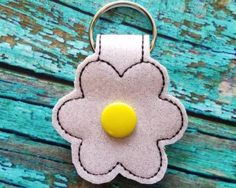 Daisy keychain | Etsy