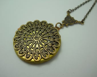 Filigree locket | Etsy