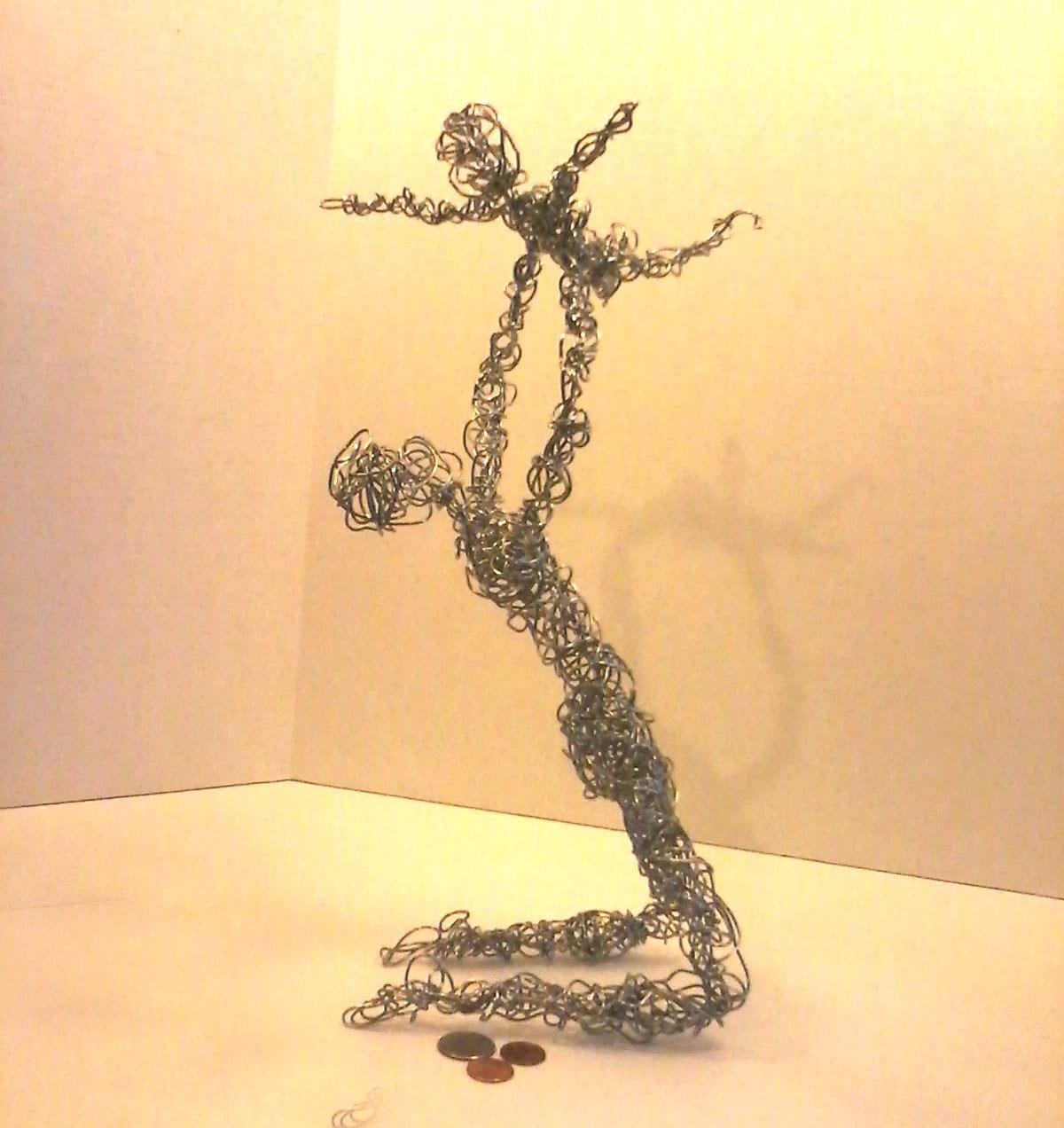 wire sculpture of father and child wire people wire bending