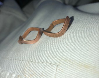 Subtle Wavy Rings in Twisted and Plain. Available in Copper