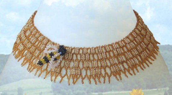Beginner pattern seed beaded honeycomb bee necklace