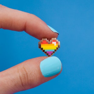 Pixel art pins | Etsy