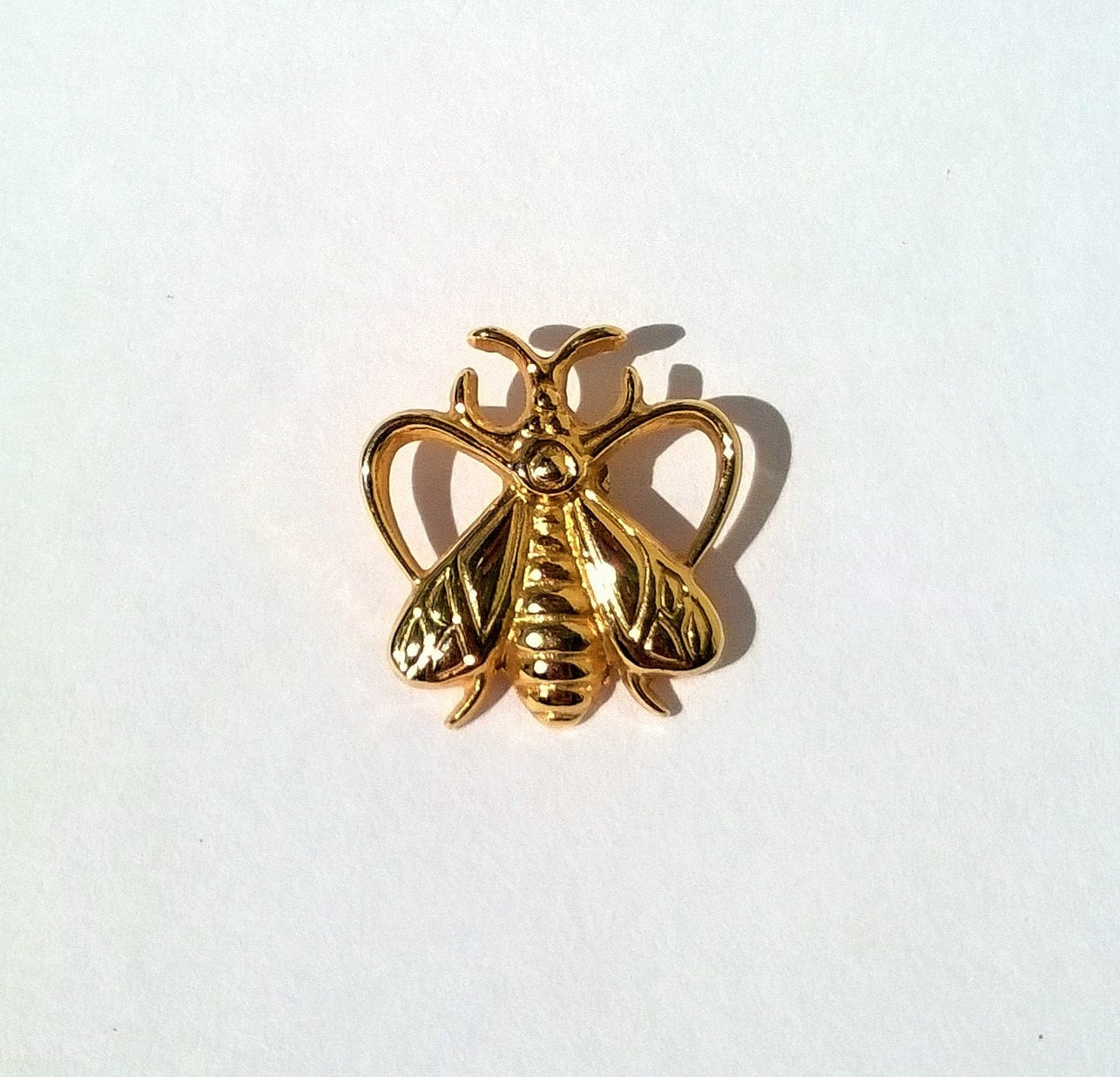 Guerlain bee pin | Guerlain, Unique jewelry, Brooch