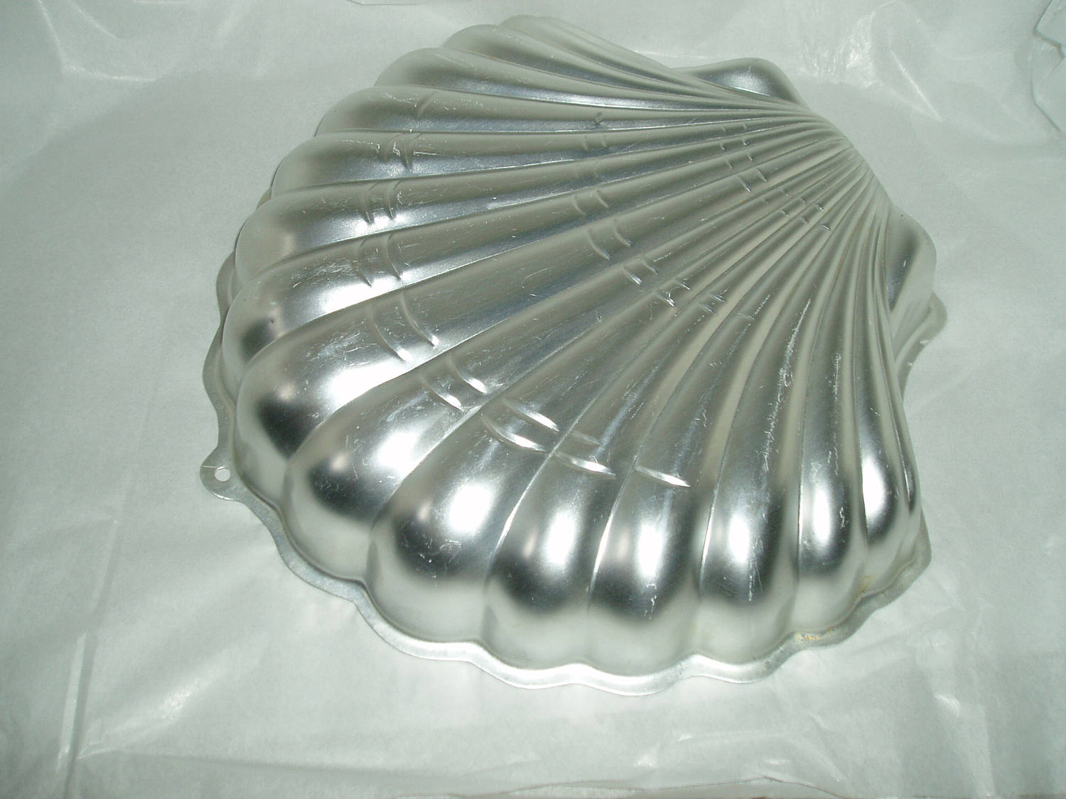 Wilton cake pan , seashell pan , metal pan , vintage bakeware ...