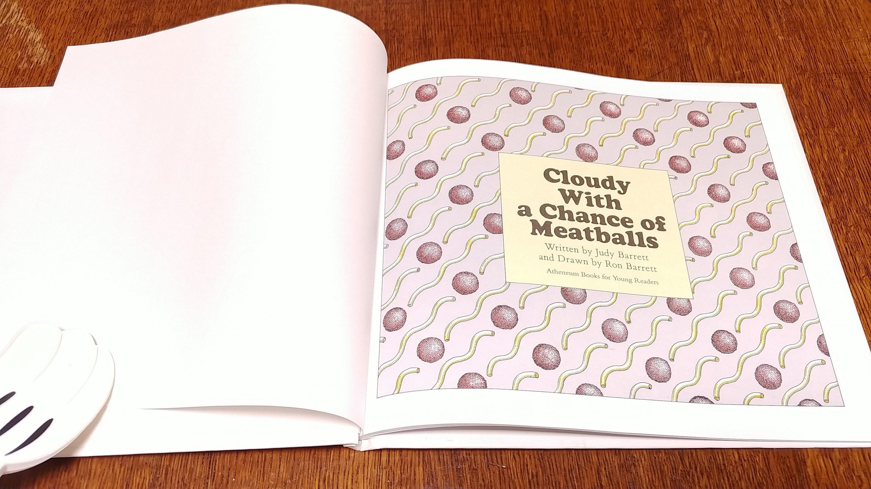 1st Ed - Cloudy With A Chance Of Meatballs by Judi and Ron Barrett ...