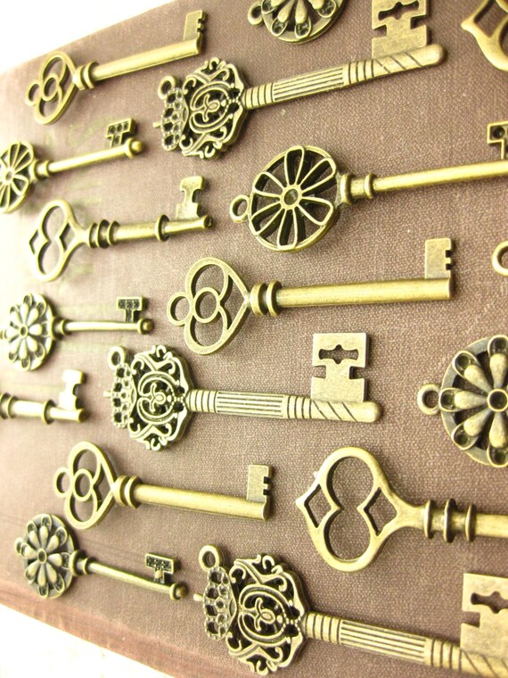 30 Large Skeleton Key Collection antiqued bronze vintage style