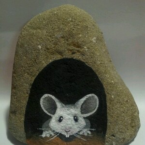 Mouse rock painted | Etsy