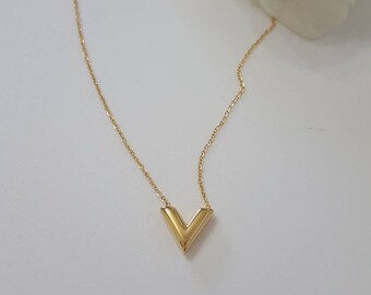 V necklace | Etsy