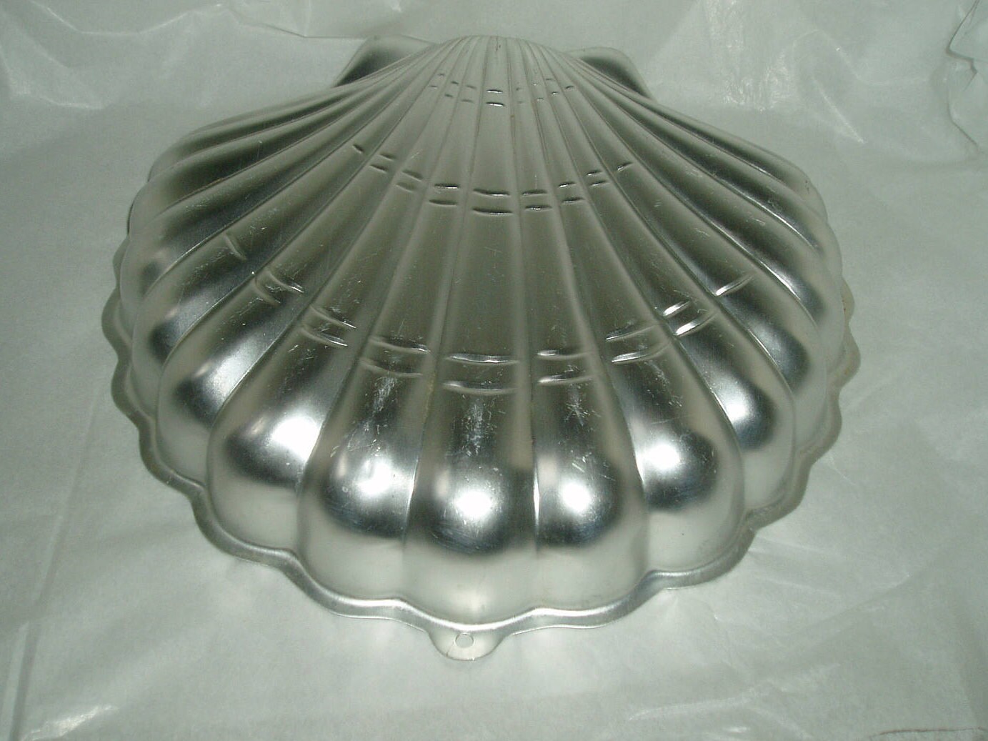 Wilton cake pan , seashell pan , metal pan , vintage bakeware ...