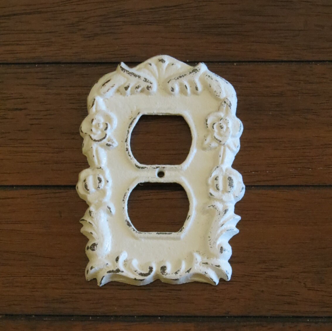 Antique White Decorative Electrical Outlet Plate / Plug-in