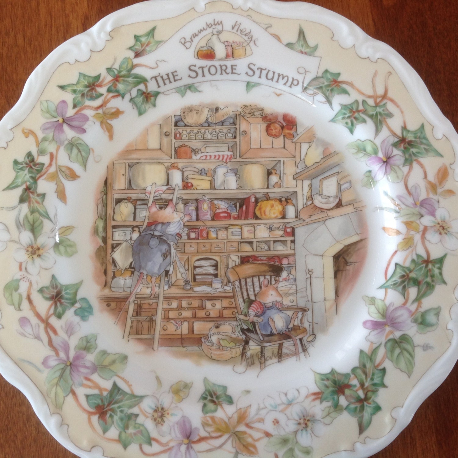 Royal Doulton BRAMBLY HEDGE The Store Stump 8 Salad