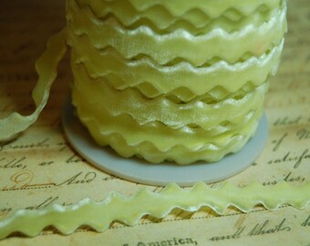 Buttercup Yellow Velvet Ric Rac 3/8 wide