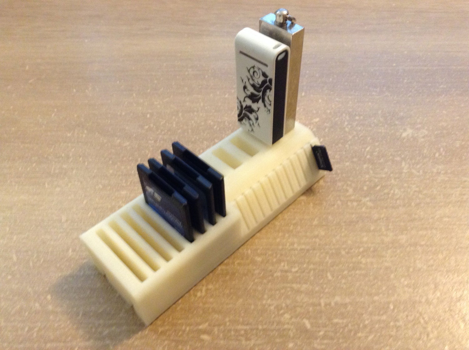 3D Printed Desktop SD/microSD Memory card usb stick holder