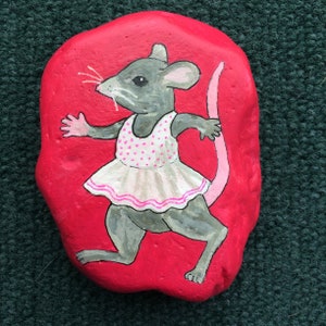 Mouse rock painted | Etsy