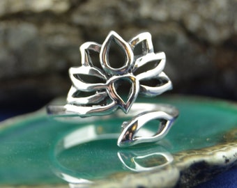 Silver lotus ring | Etsy