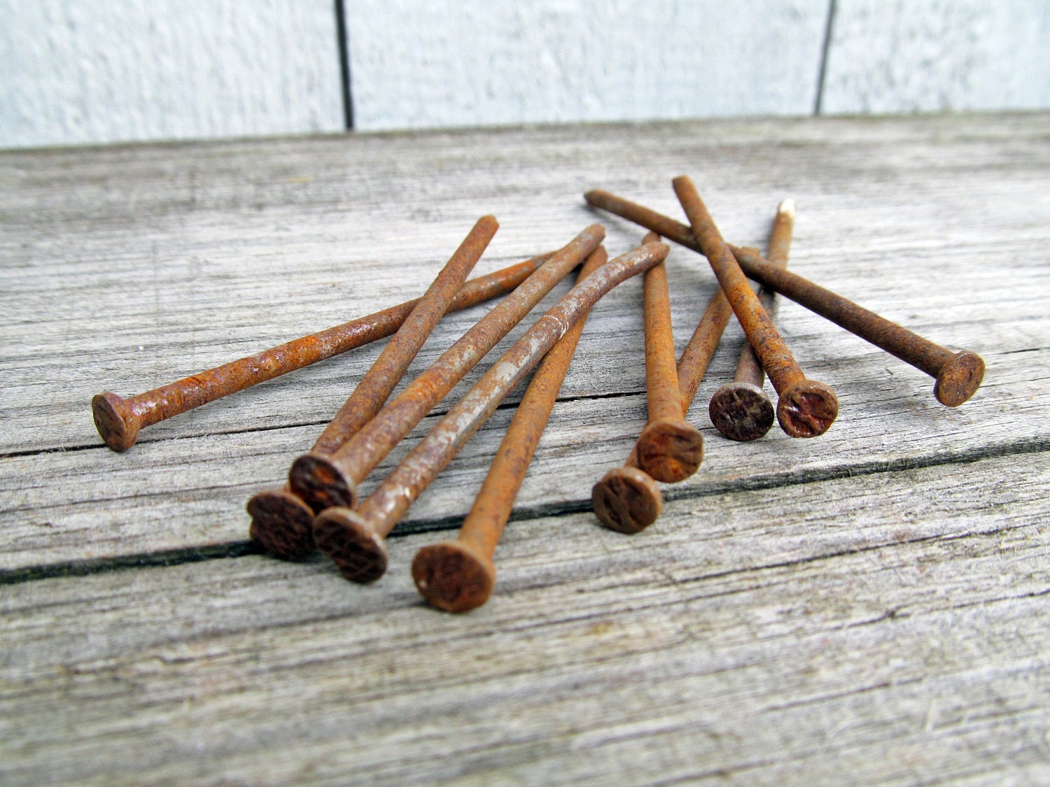 20 clavos oxidados, clavos viejos alrededor clavos de cabeza, largos ...