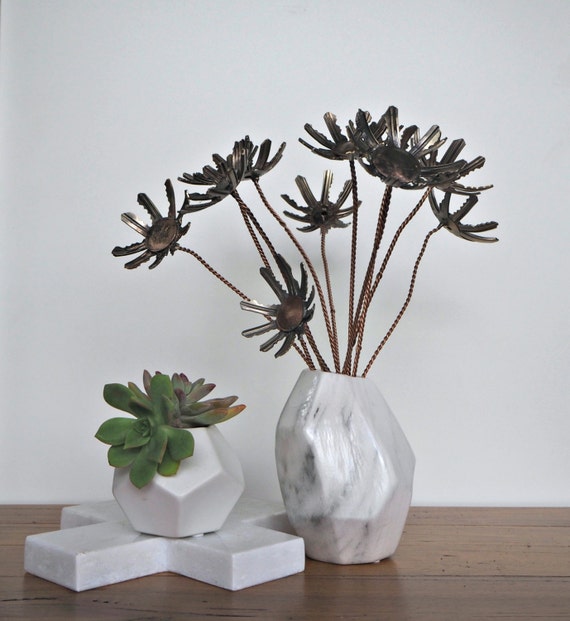 Coin daisy flowers in keys and coin